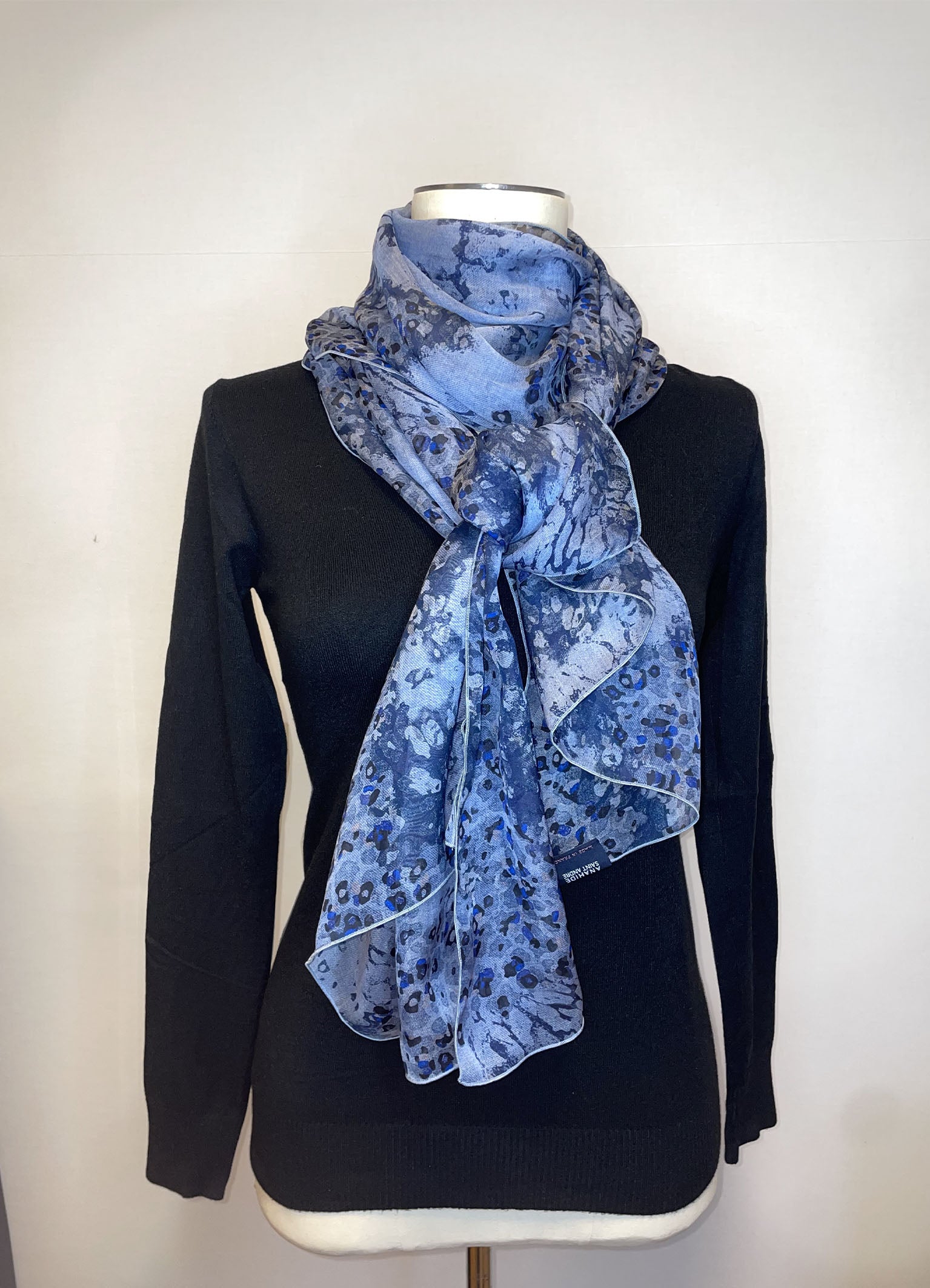 Organic blue silk voile scarf made in France – Anahide Saint André